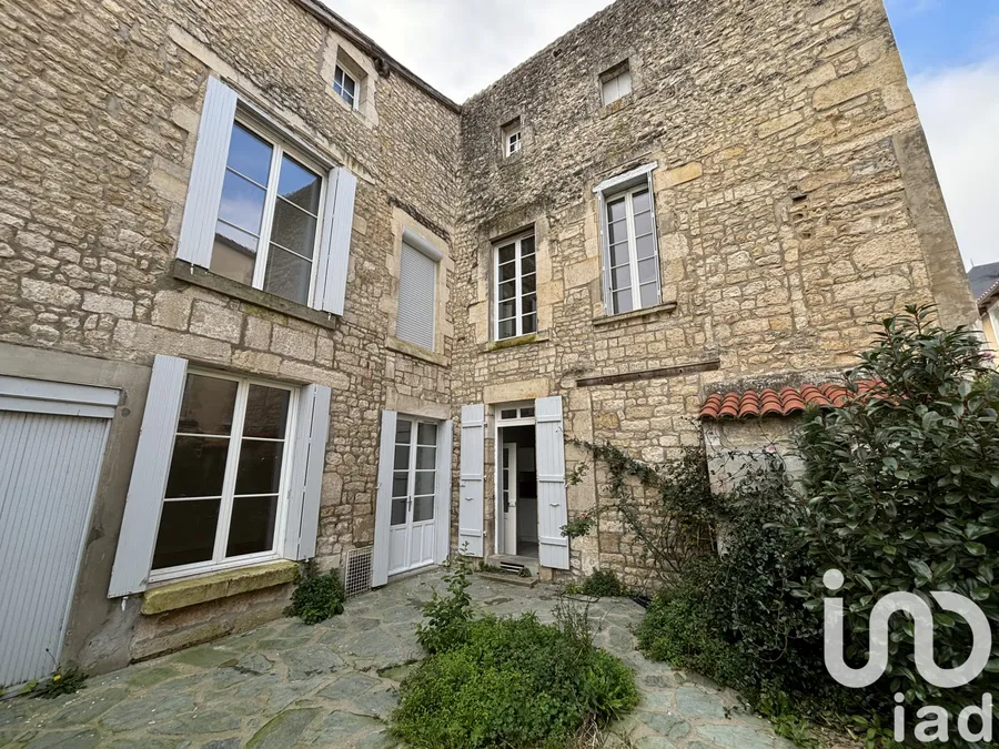 32 biens immobiliers à Fontenay-le-Comte (85200) - iad