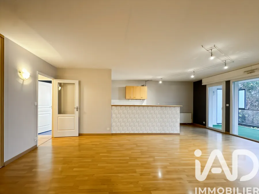 1 apartment with terrace for sale in Laval (53000) - iad