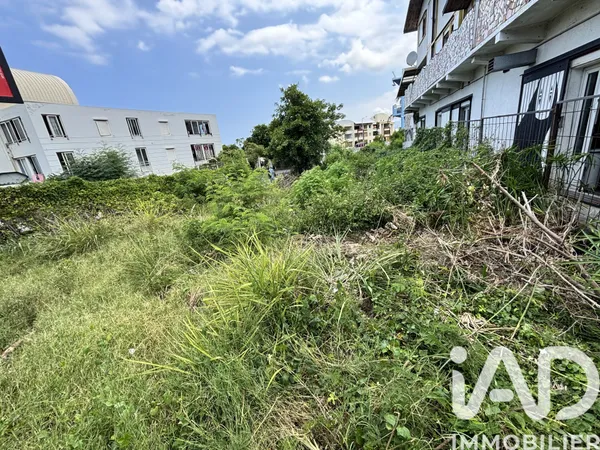 15 terrains à vendre à Saint-Pierre (97410) - iad