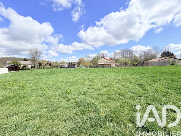 Vente terrain à Volvic (63530) : terrain 530 m² - 2034712 - iad