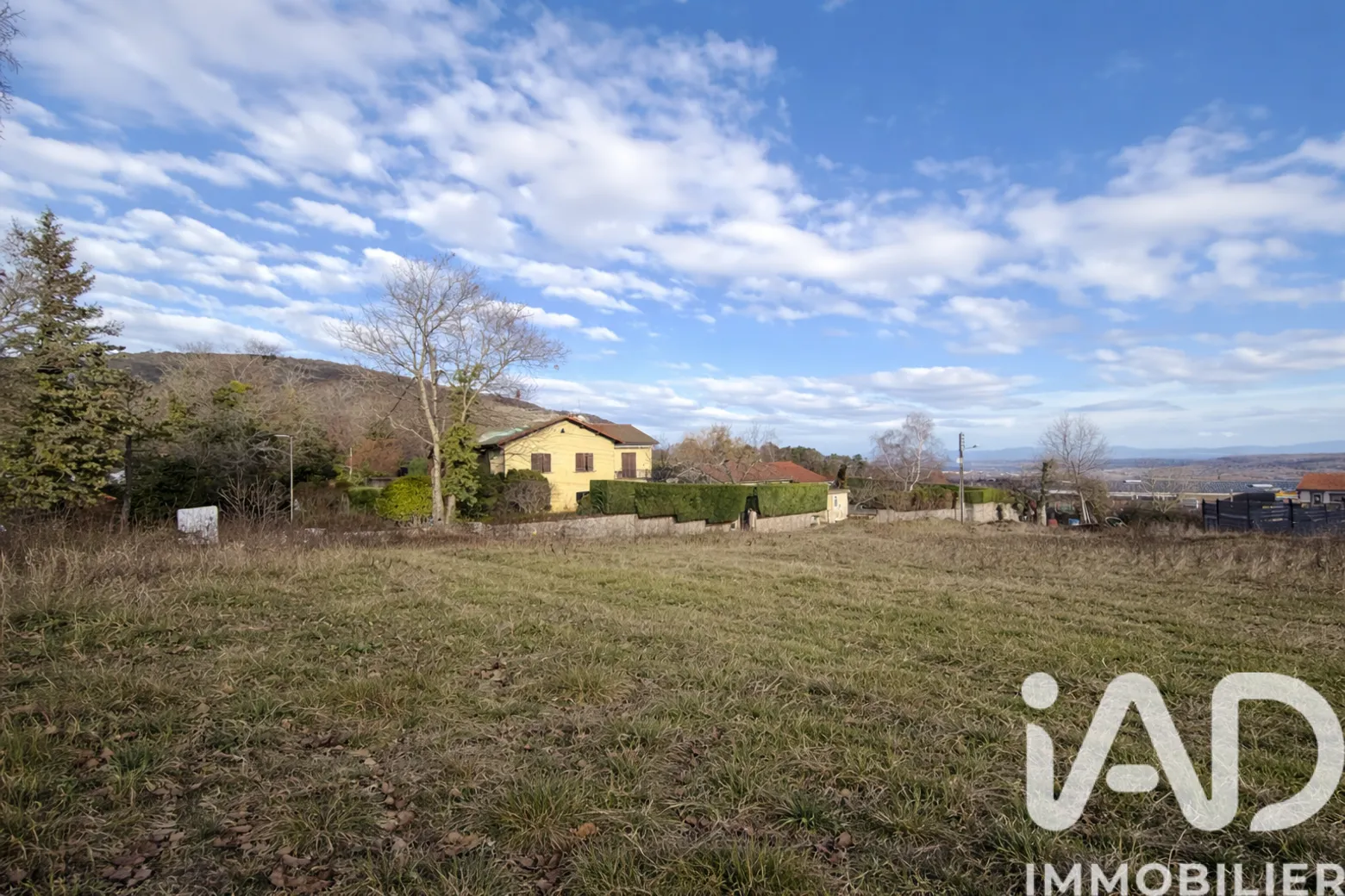 Vente terrain à Volvic (63530) : terrain 530 m² - 2034712 - iad